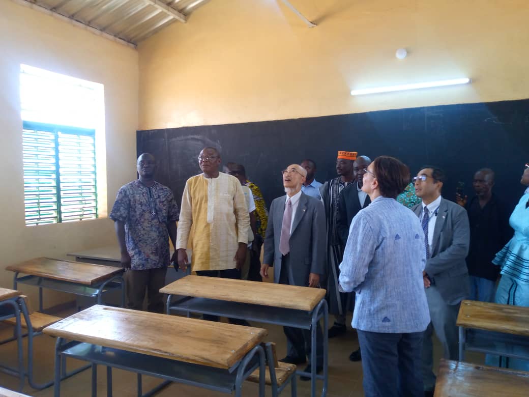 Burkina : La JICA à travers l'UNICEF offre 18 CEG au ministère de l ...