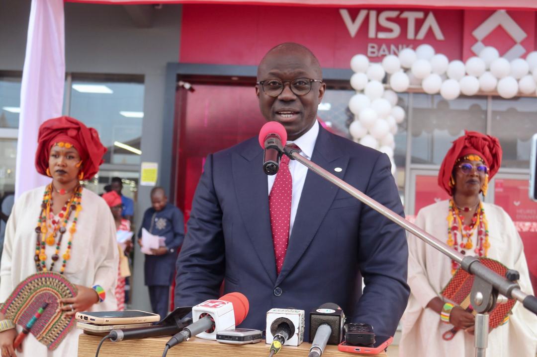 Inauguration du concept store Vista Bank Burkina : Une révolution pour ...