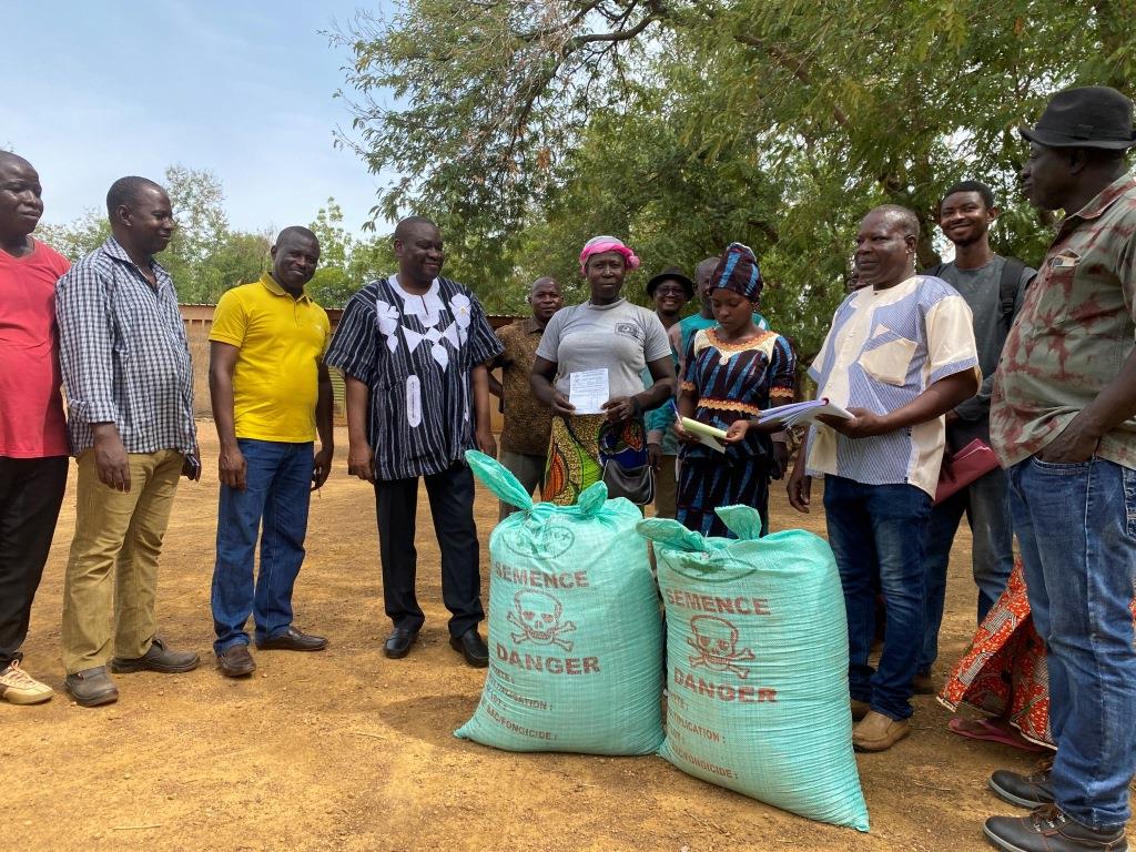 Campagne cotonnière 2024-2025 : La SOFITEX soutient des femmes ...