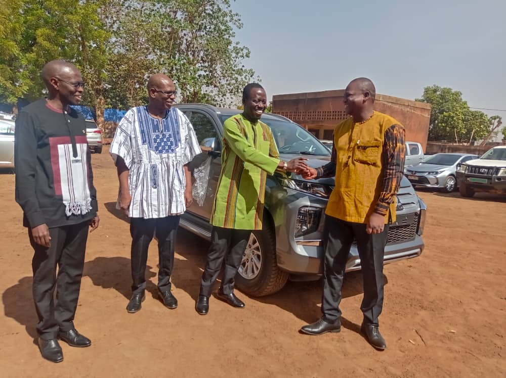 Burkina : La BAD fait don de matière d’œuvre aux centres de formation ...