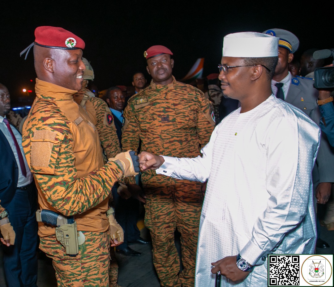 Fin de séjour du Maréchal Mahamat Idriss DEBY ITNO à Ouagadougou ...