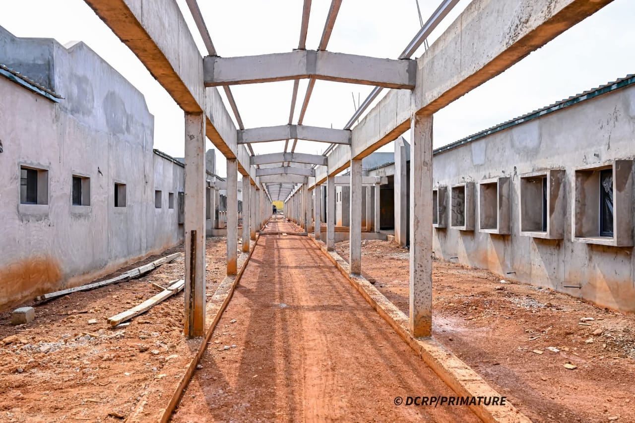 Construction du Centre hospitalier régional universitaire (CHRU) de ...