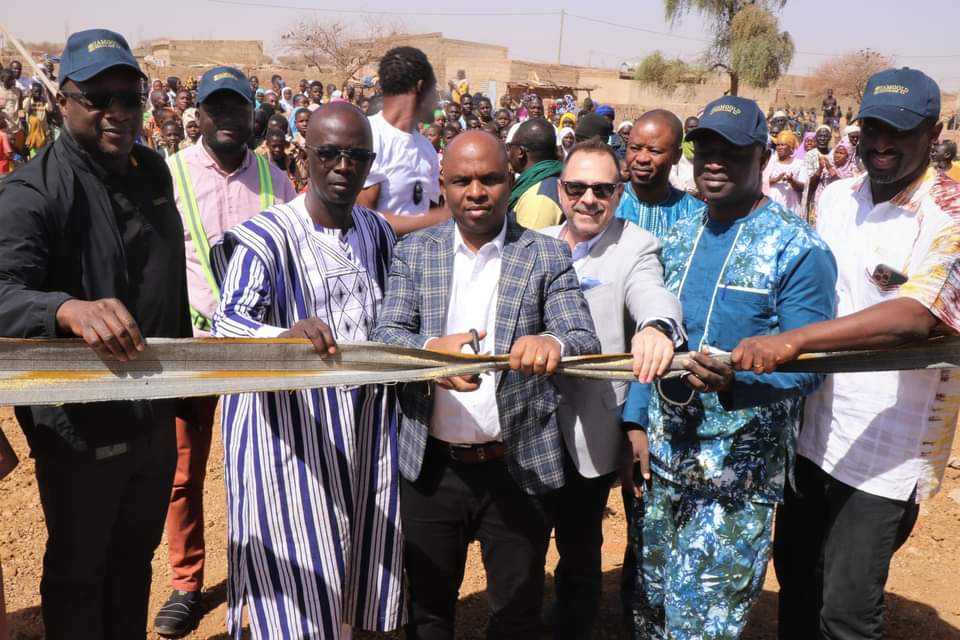 Burkina / Accès à l’eau potable : IAMGOLD Essakane SA offre une ...