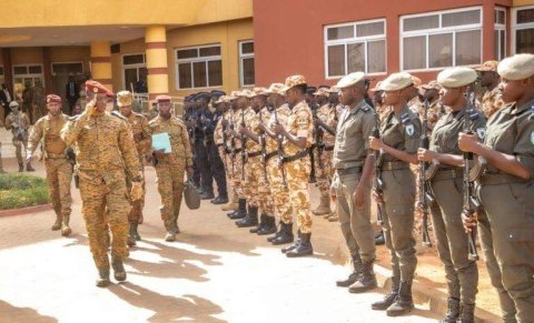 Lutte contre le terrorisme au Burkina : « Les armes seules et le retour ...