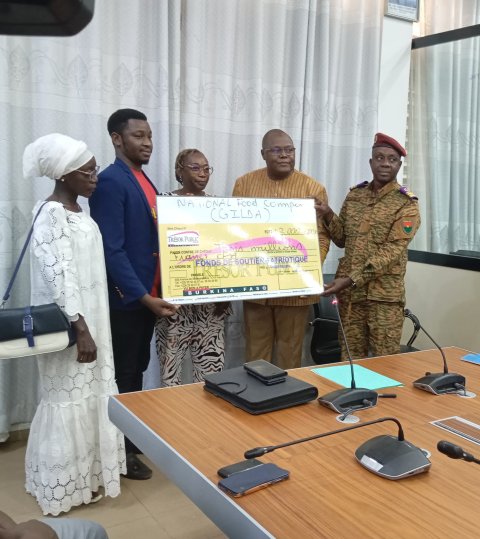 Burkina/Solidarité nationale : Gilda apporte 3 millions de F CFA au ...